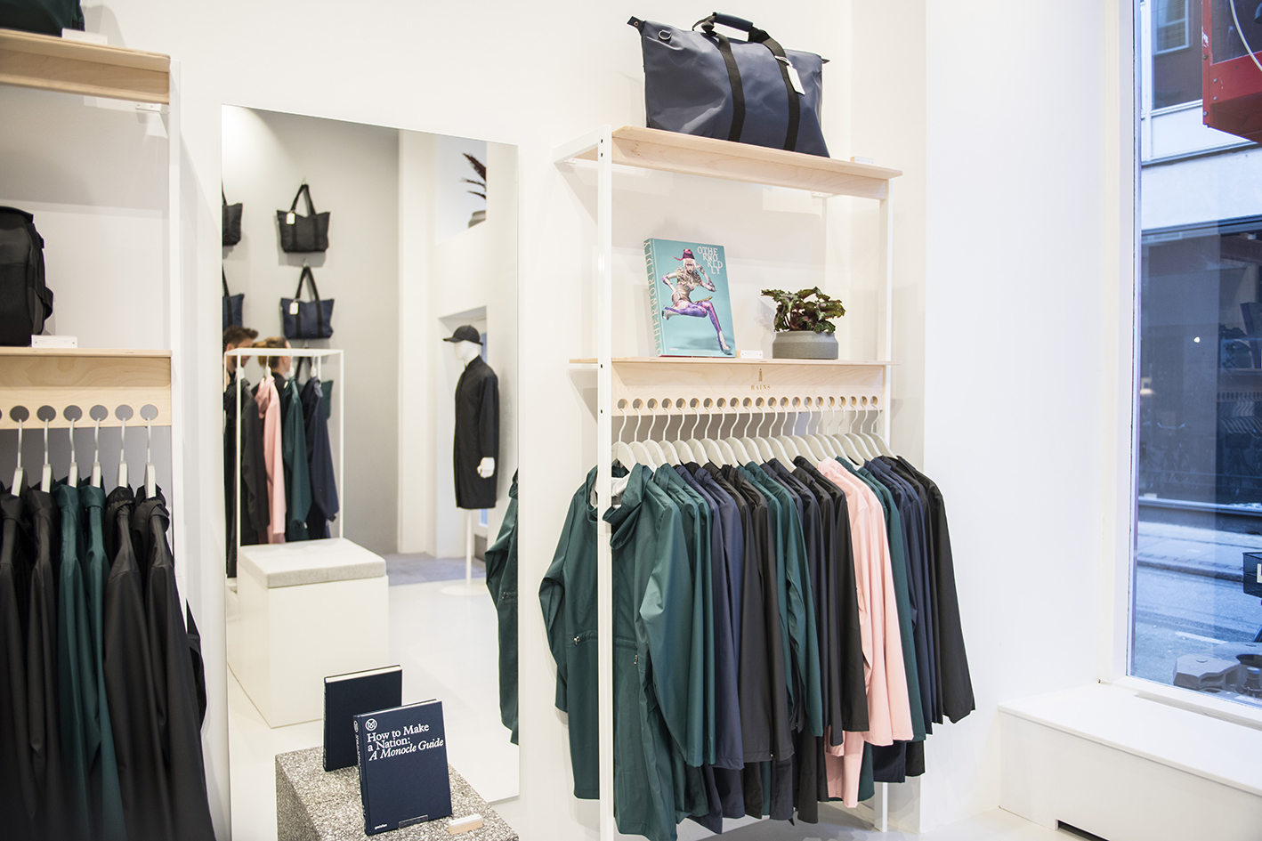 Street style: Rains åbnede ny butik i København / Mode