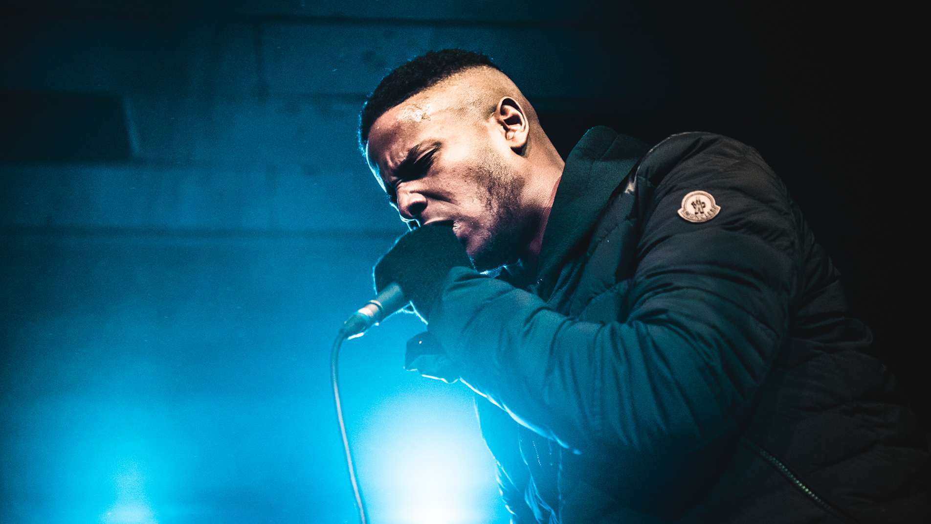 »Anklageren prøver at sende mig væk«, rapper Jamaika på den nye single ...