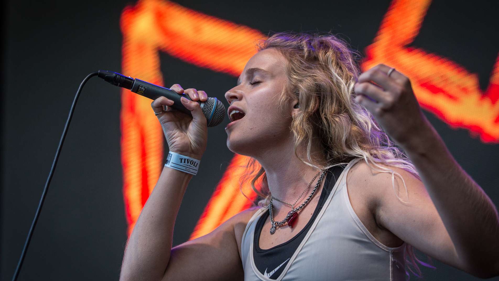 Dopha sætter dato på imødeset debutalbum – se ny musikvideo / Nyhed