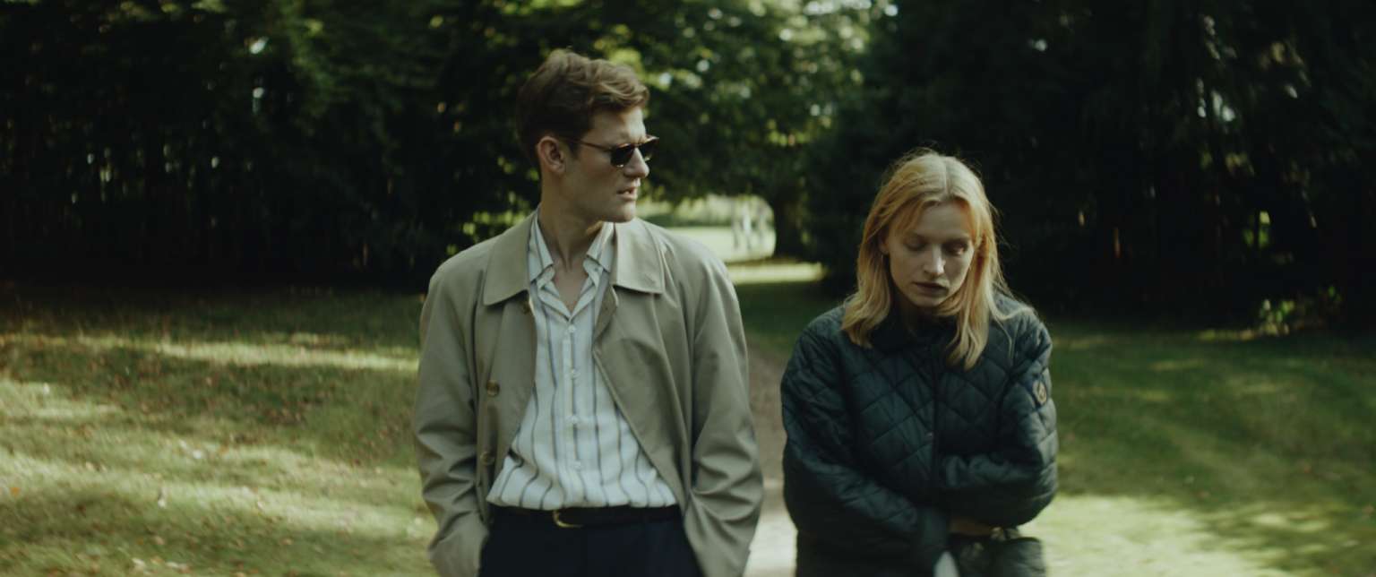 Adam August står bag DR3-serie bygget på sin egen misbrugshistorie ...