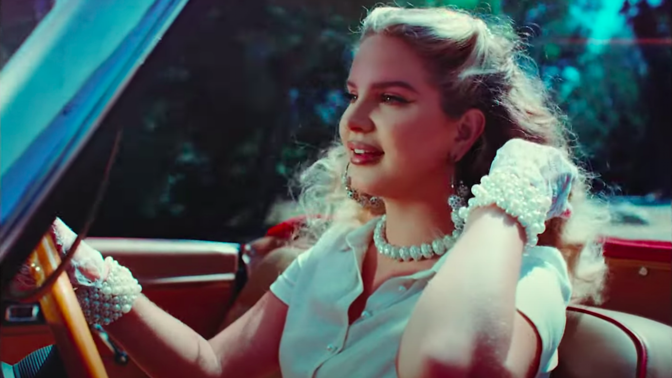 Lana Del Rey afslører udgivelsesdato for ’Chemtrails Over the Country ...