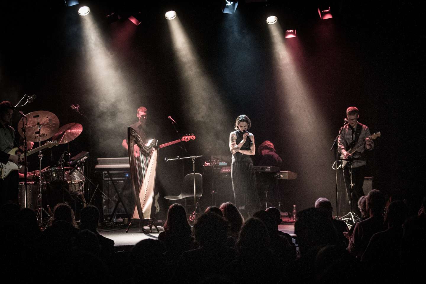 Selma Judith holdt publikum på tæerne under fængslende koncert på Hotel ...