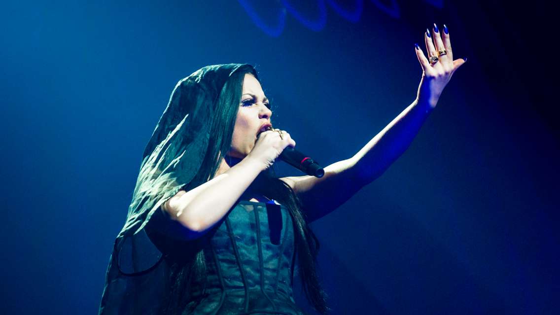 Den danske reggaeton-sanger Alberto får besøg af selveste Tessa på sin ...