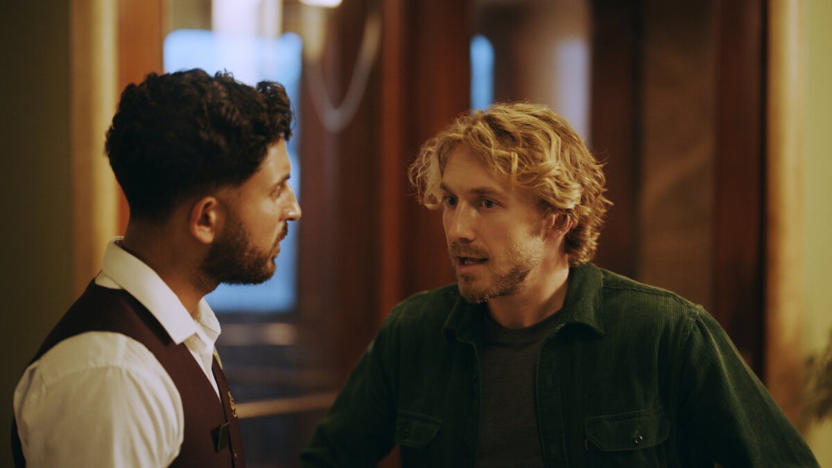 Andreas Jessen er receptionisten, der klarer ALT for dig: Se traileren ...