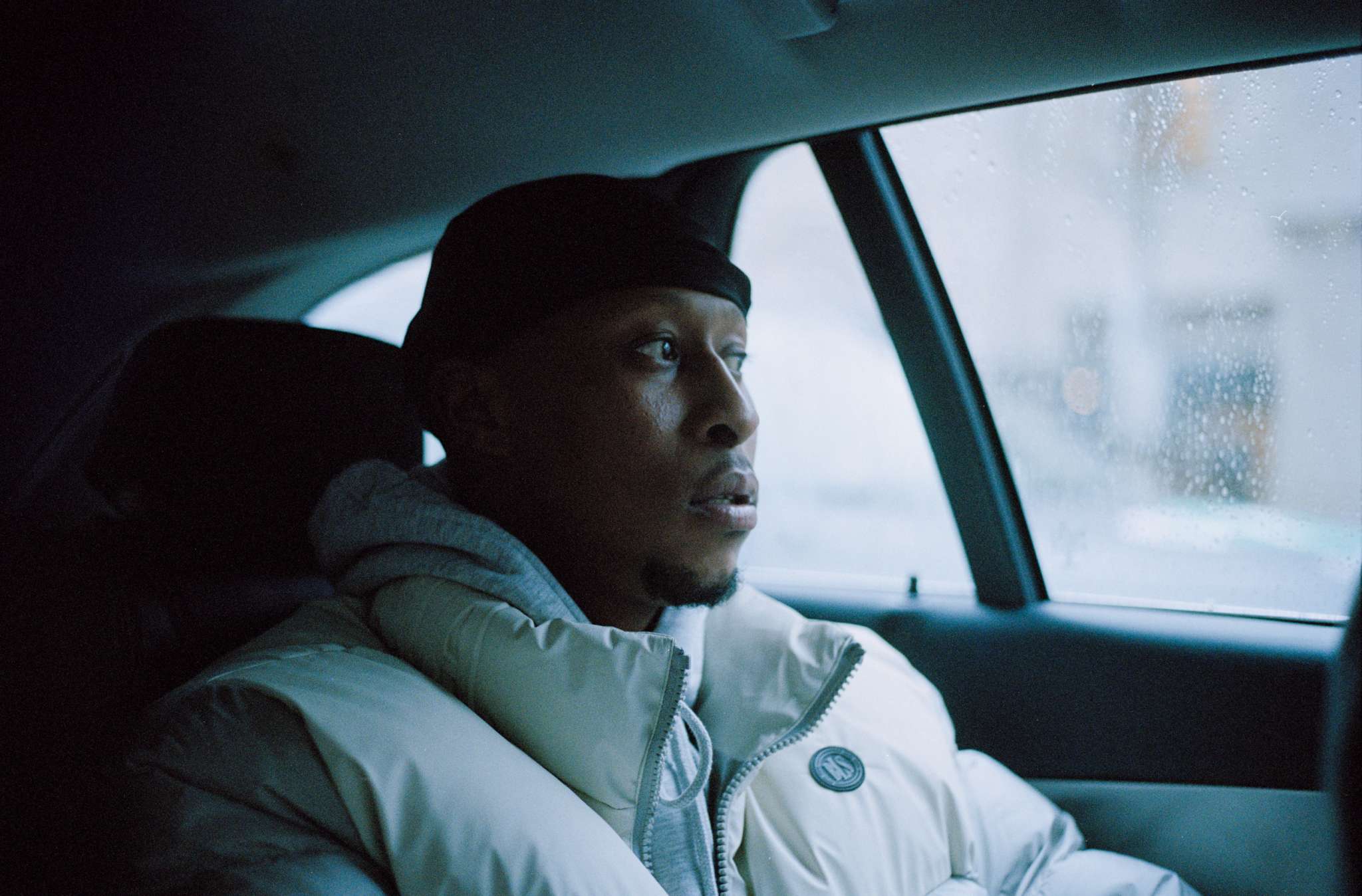 For tre år siden skrev Noah Carter under på en international ...