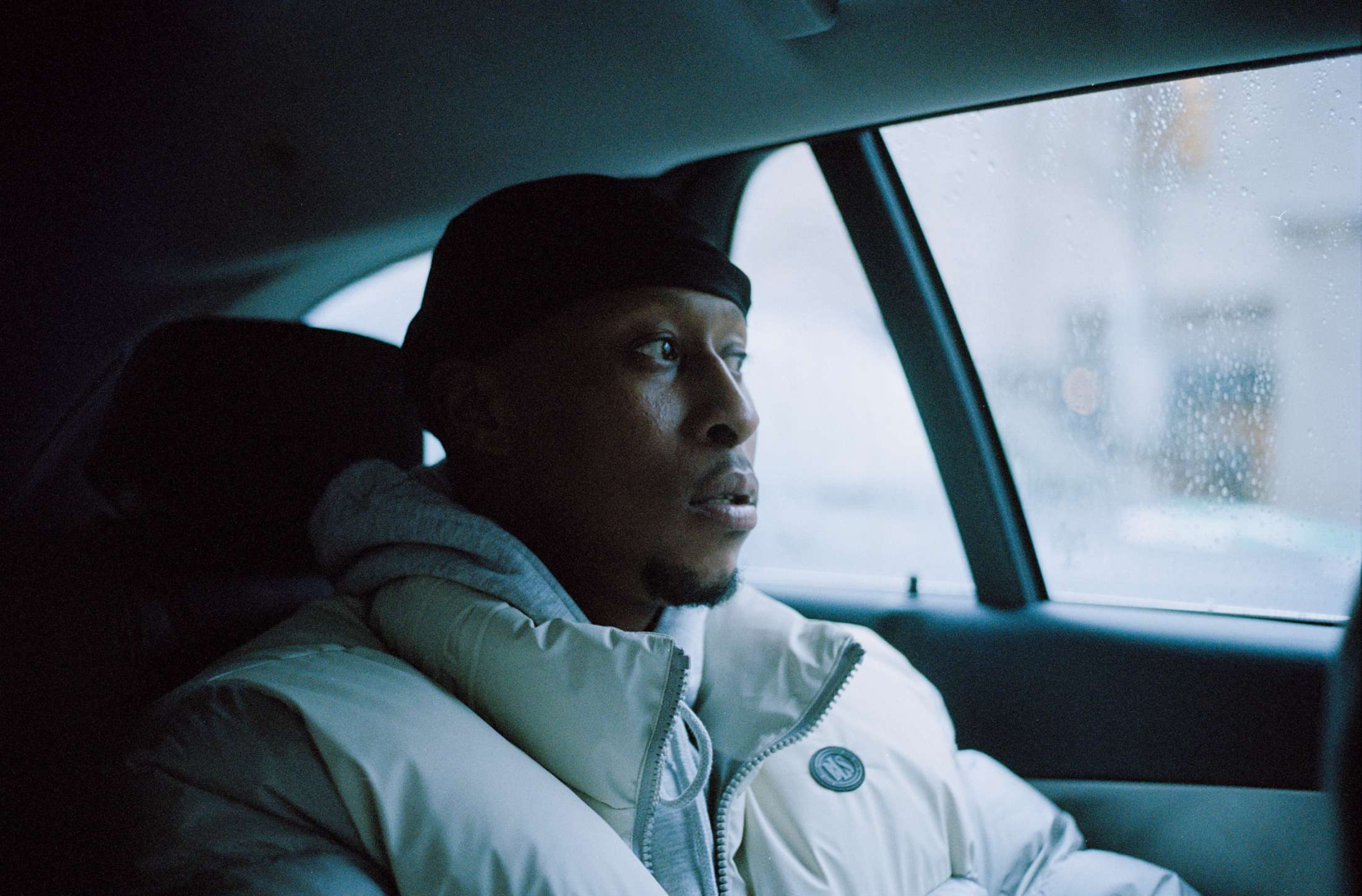 For tre år siden skrev Noah Carter under på en international ...