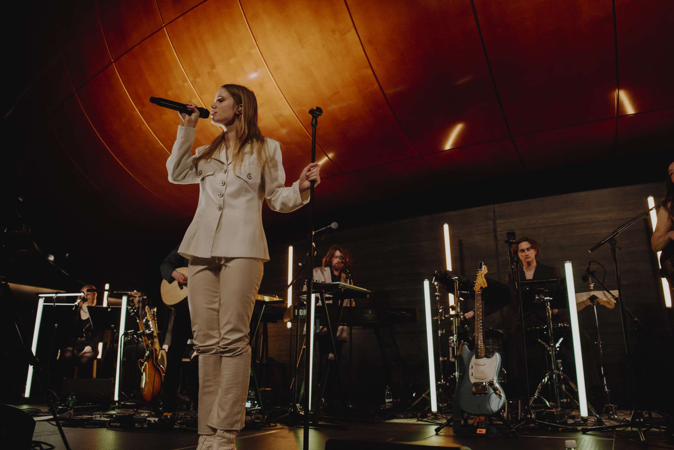 Dophas Crossover-koncert viste, at man ikke behøver sidde ned, bare fordi man er i Operaen ...