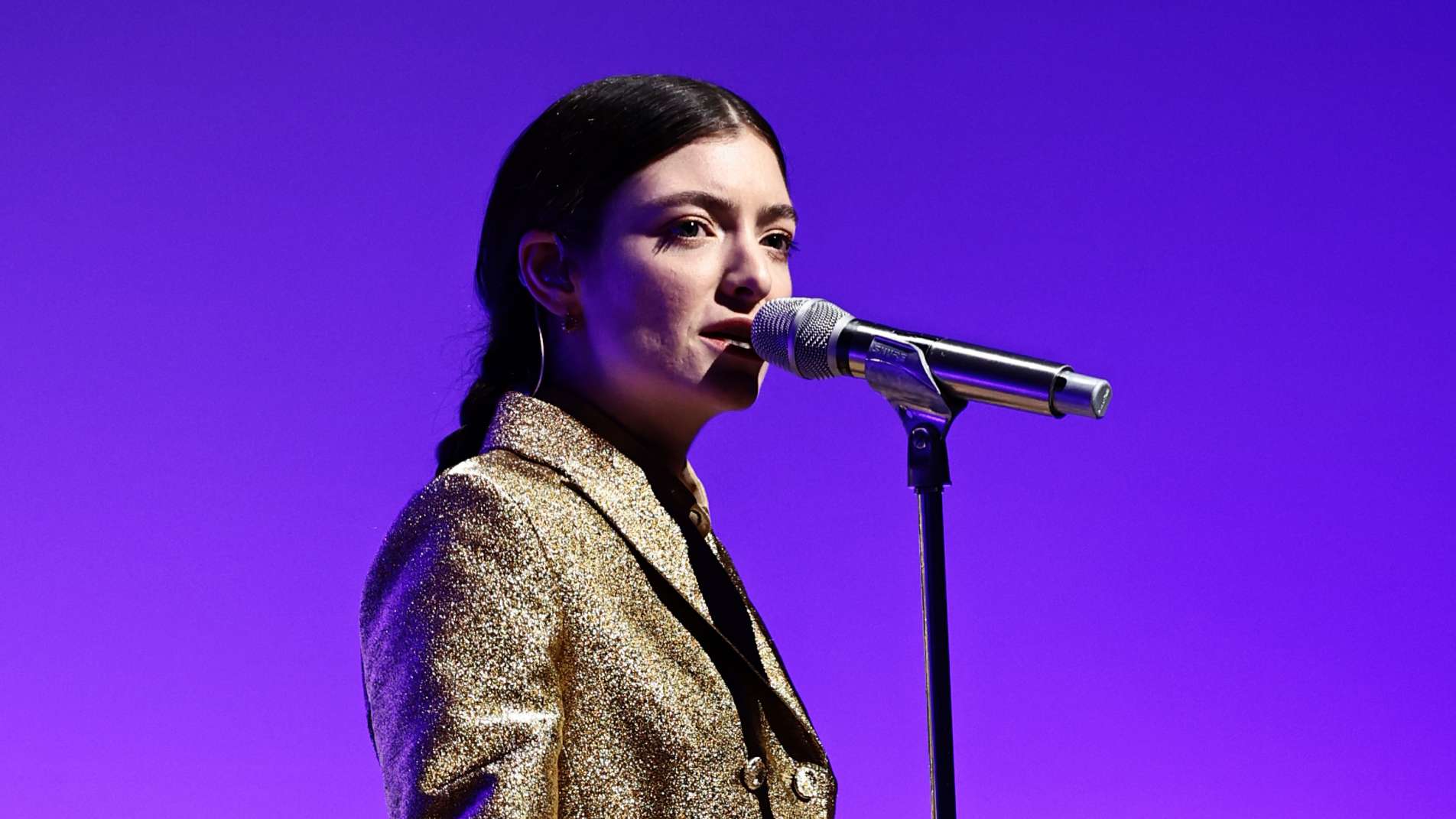 Lorde reagerer på viral video, hvor hun tysser på publikum / Nyhed
