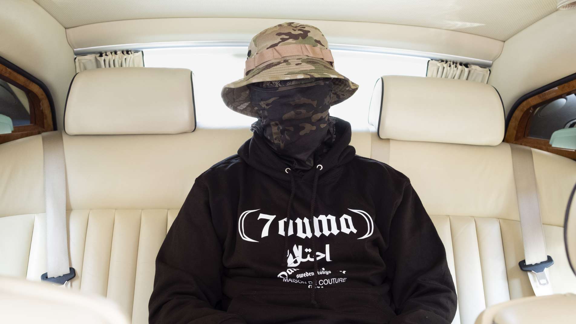 Vi blev hentet i Rolls-Royce af Danmarks nye rapstjerne: »Masken er ...