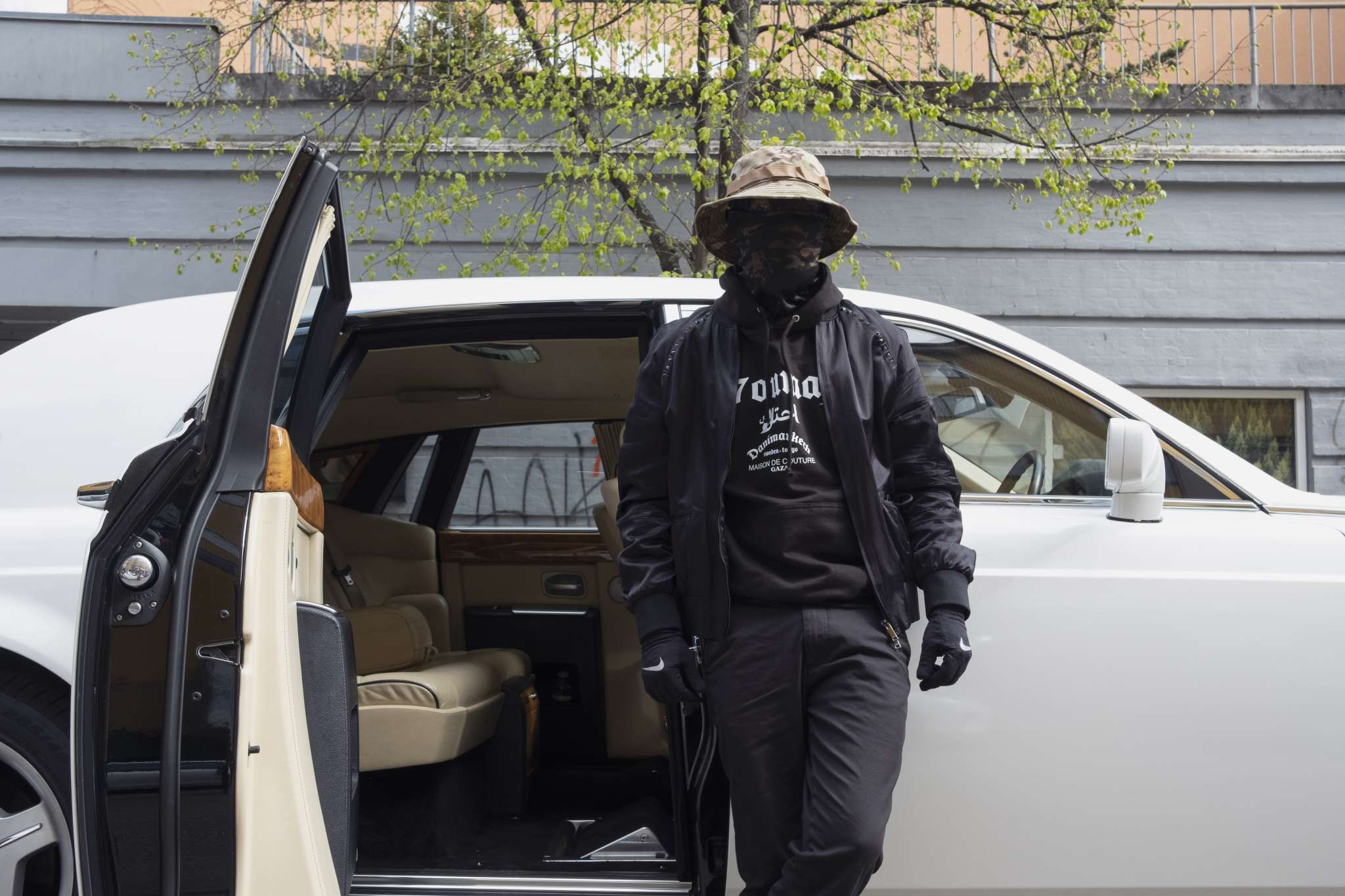 Hvem gemmer sig bag D1mas maske? Her er er alt, vi ved / Bag masken