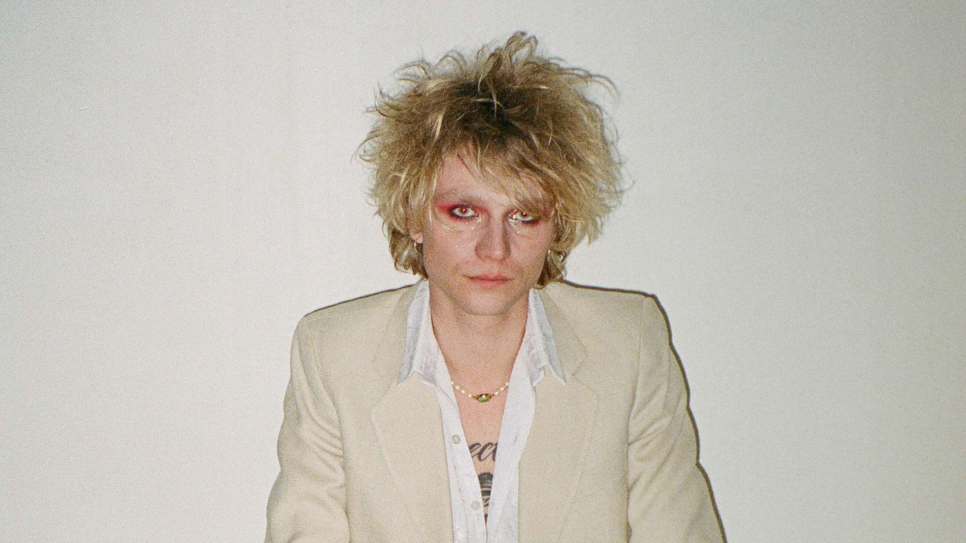 Premiere: Du har set Felix E. spille trommer for landets største ...