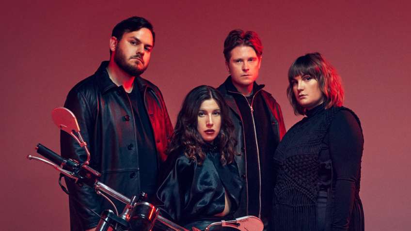 Premiere: Ganger fortolker Lars H.U.G.’s ‘Elsker dig for evigt’ til ...