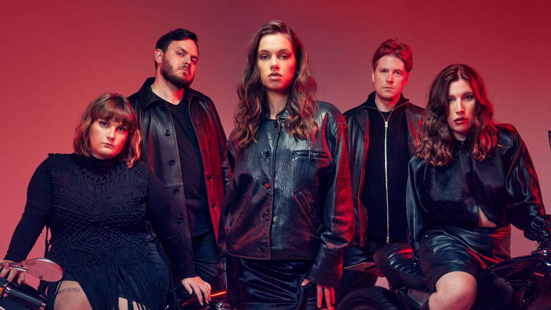 Ganger har aldrig været så poppede som på ‘Hugo’ – en ørehænger med 80 ...