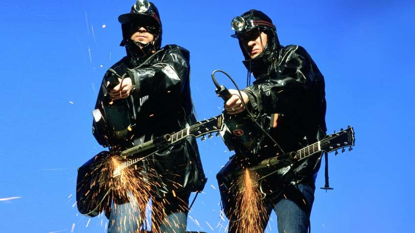 The KLF hærgede hitlisterne, men foragtede musikindustrien, og da de ...