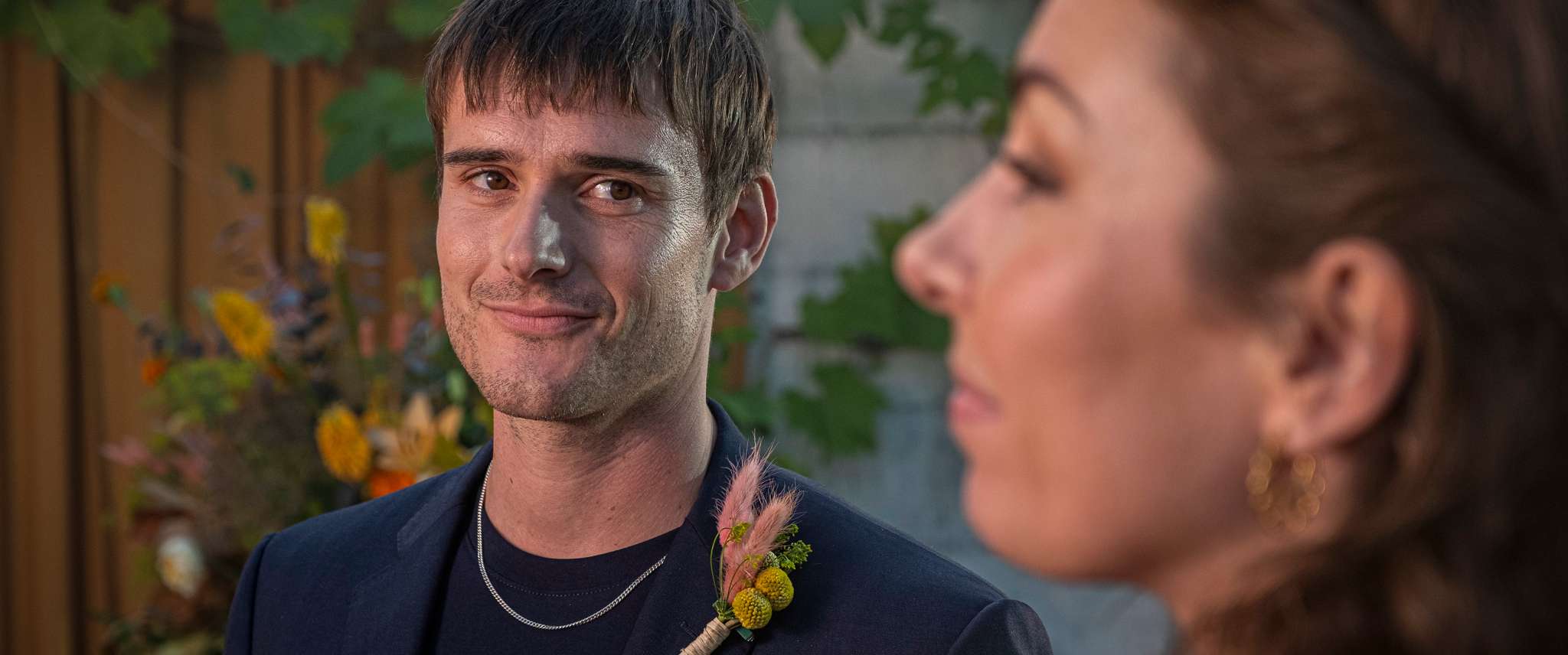 ‘Elsker dig for tiden’: Julie & Jesper headbanger til ‘Den eneste ene’ i deres humørfyldte ...