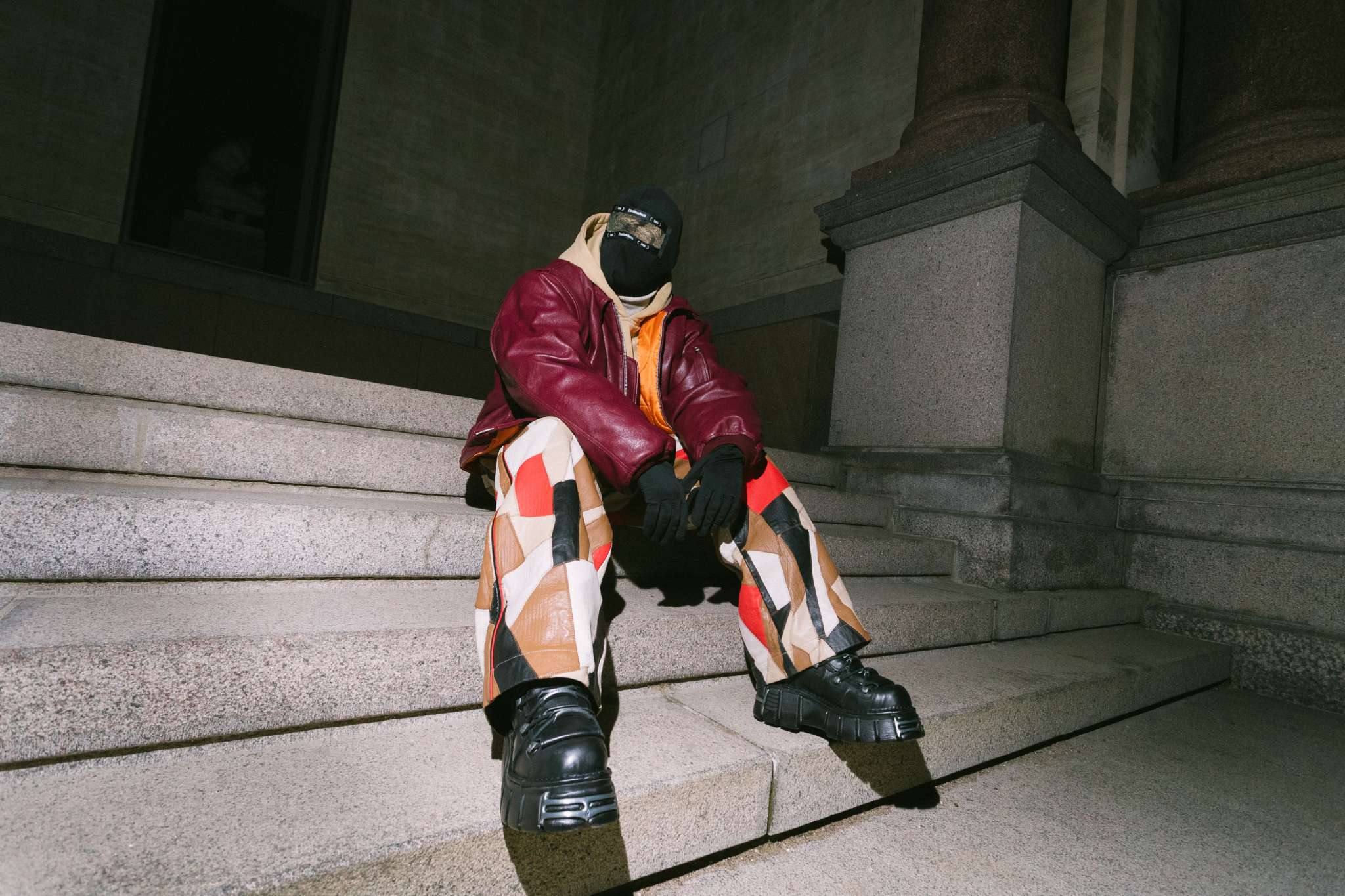 Hvem gemmer sig bag D1mas maske? Her er er alt, vi ved / Bag masken