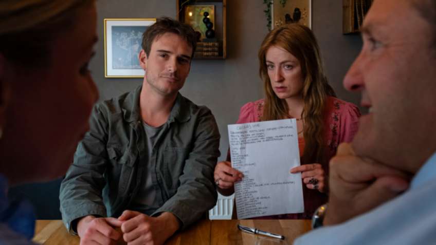 ‘Bytte bytte baby’: En tæt på perfekt dansk romcom? Den er god nok! / Film