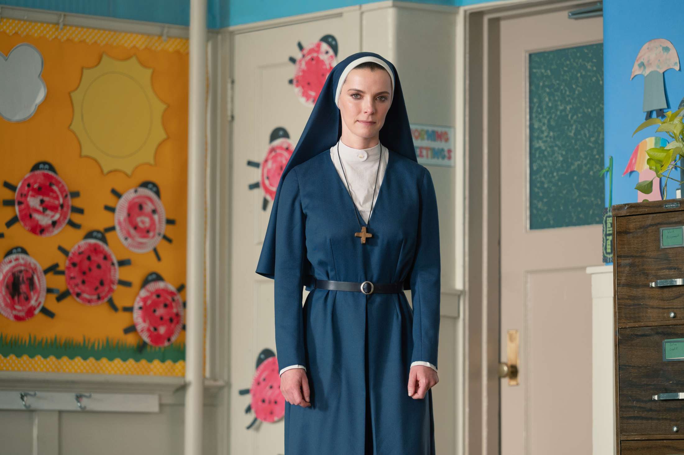 ’Mrs. Davis’: Damon Lindelofs nye serie er en tom tryllekunst / Serie