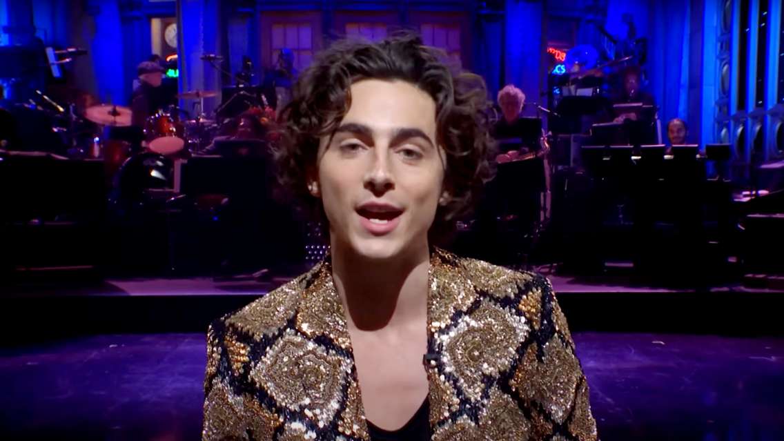 Timothée Chalamet gav en forsmag på sit sangtalent i sin åbningsmonolog ...
