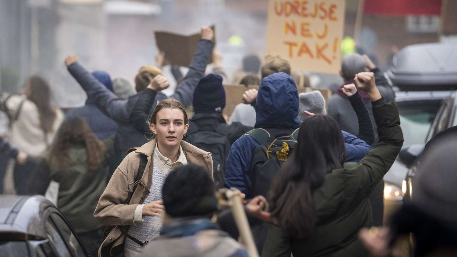 ’Familier som vores’: Den geniale præmis drukner i Thomas Vinterbergs vildt ambitiøse TV 2-serie ...