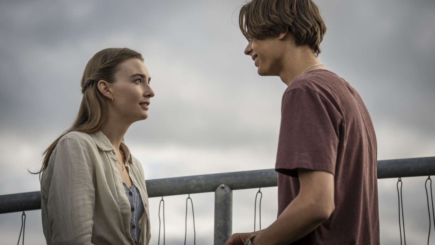 ’Familier som vores’: Den geniale præmis drukner i Thomas Vinterbergs vildt ambitiøse TV 2-serie ...