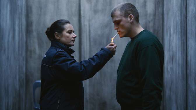 ’Vogter’: Sidse Babett Knudsen er utrolig i instruktørtalents svære ...