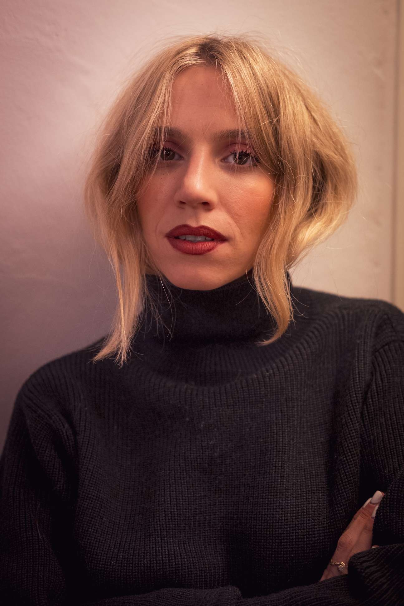 Der bor mere end 100 karakterer i Emma Sehested Høeg. Én af dem måtte ...