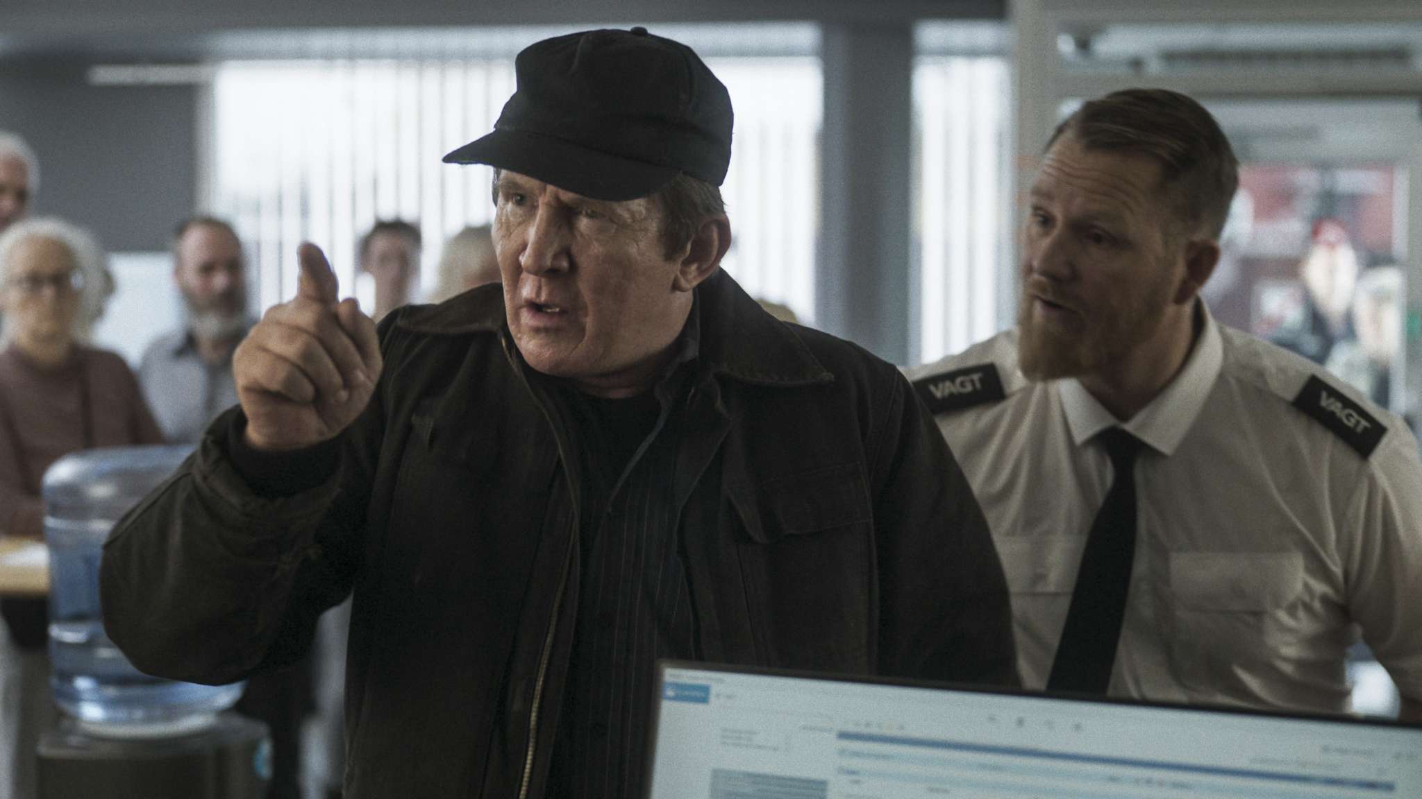 ’Familier som vores’: Den geniale præmis drukner i Thomas Vinterbergs vildt ambitiøse TV 2-serie ...