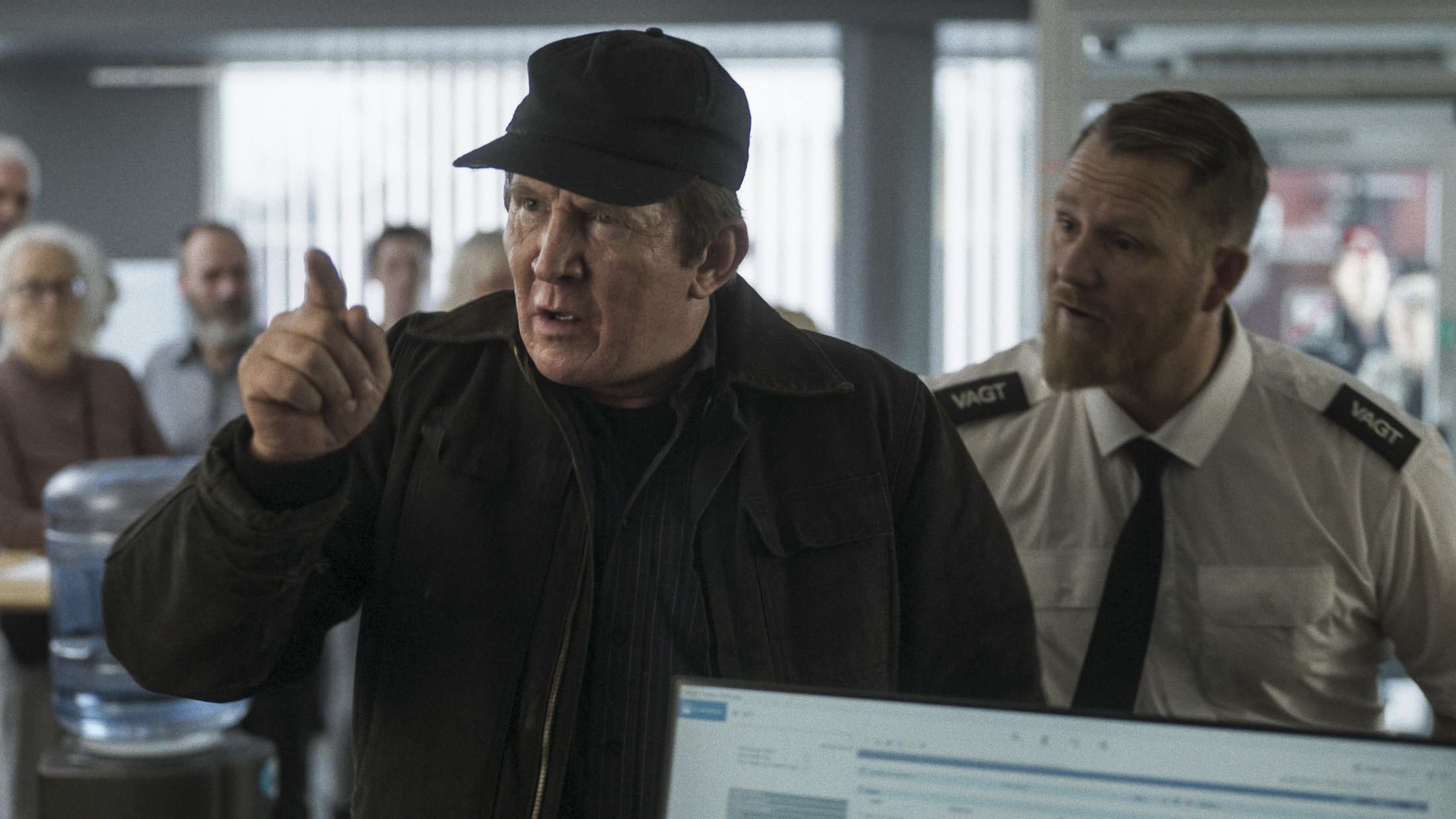 ’Familier som vores’: Den geniale præmis drukner i Thomas Vinterbergs vildt ambitiøse TV 2-serie ...