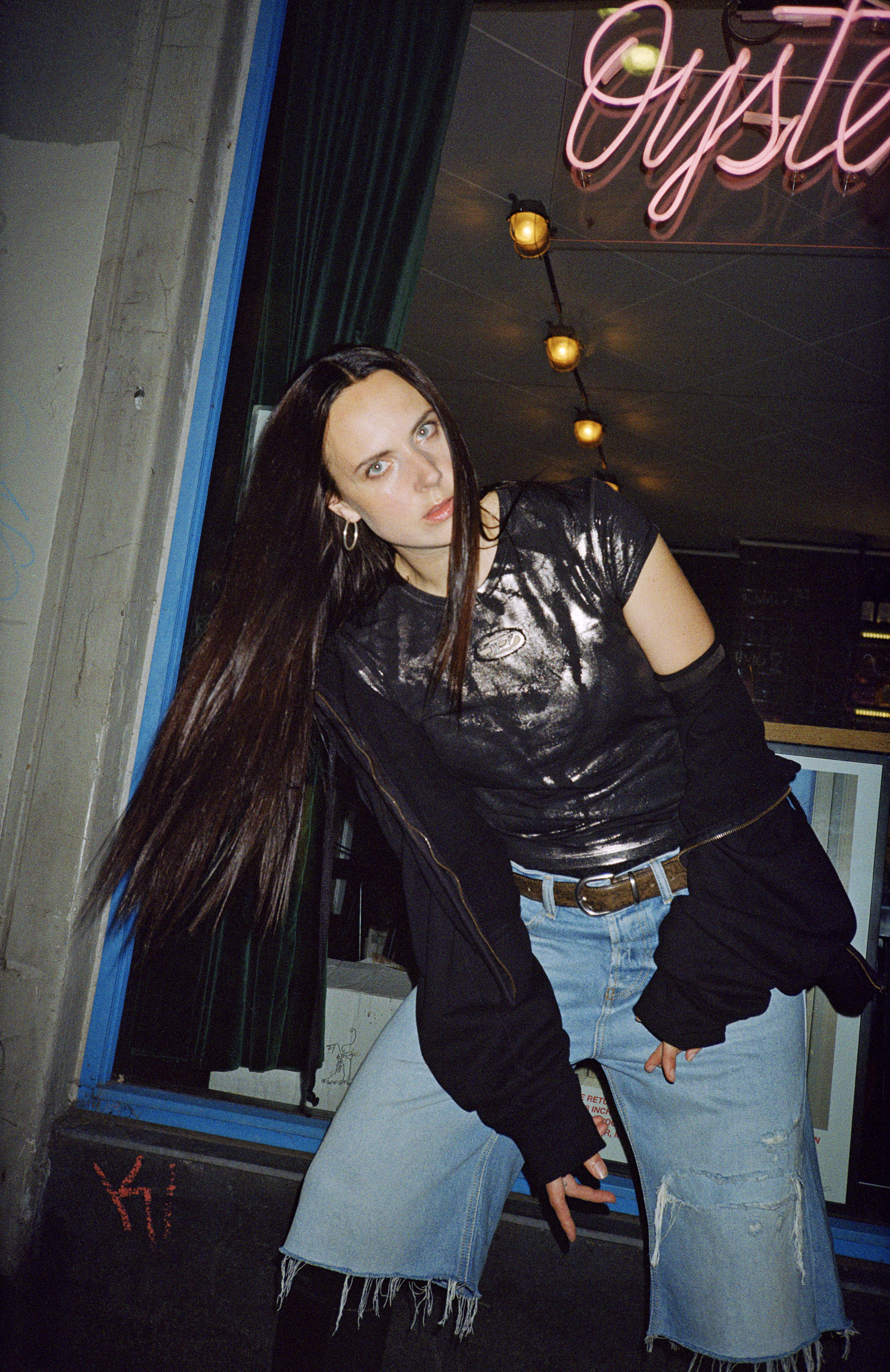 Mø er genfødt som popglad punker på det kompromisløst beskidte ...