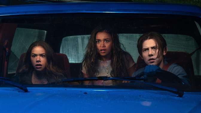 ’Time Cut’: Halvhjertet Netflix-slasher kigger mod tidsrejseklassikeren ...