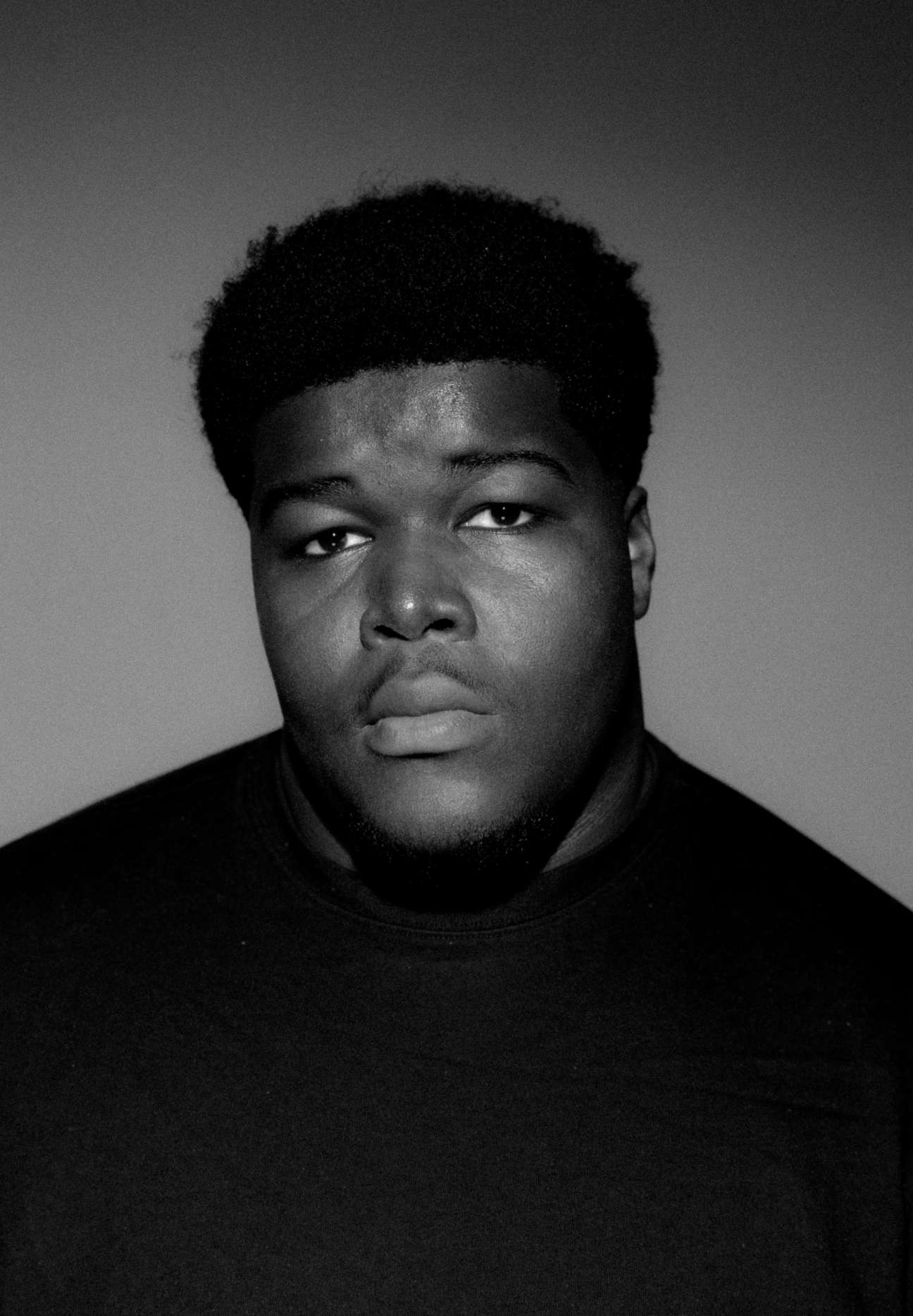 Premiere: Hypen omkring Bukuru var ikke uden grund – hør debutsinglen ‘Tandlæge’ / Premiere