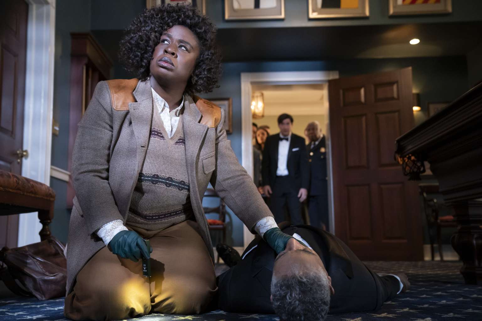 ‘The Residence’: Ny Netflix-serie er en intelligent kulørt whodunit med ...