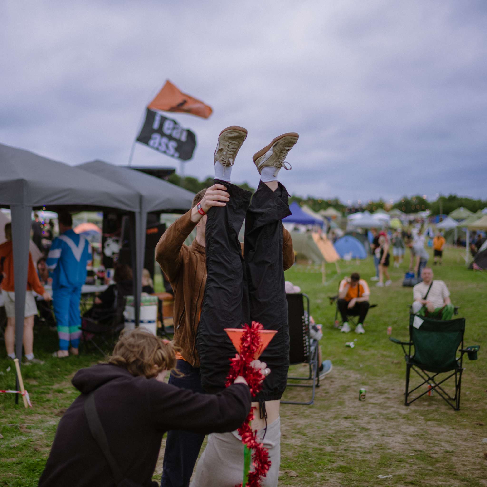 Roskilde Festival er i gang – se billederne fra første festdag i campen ...