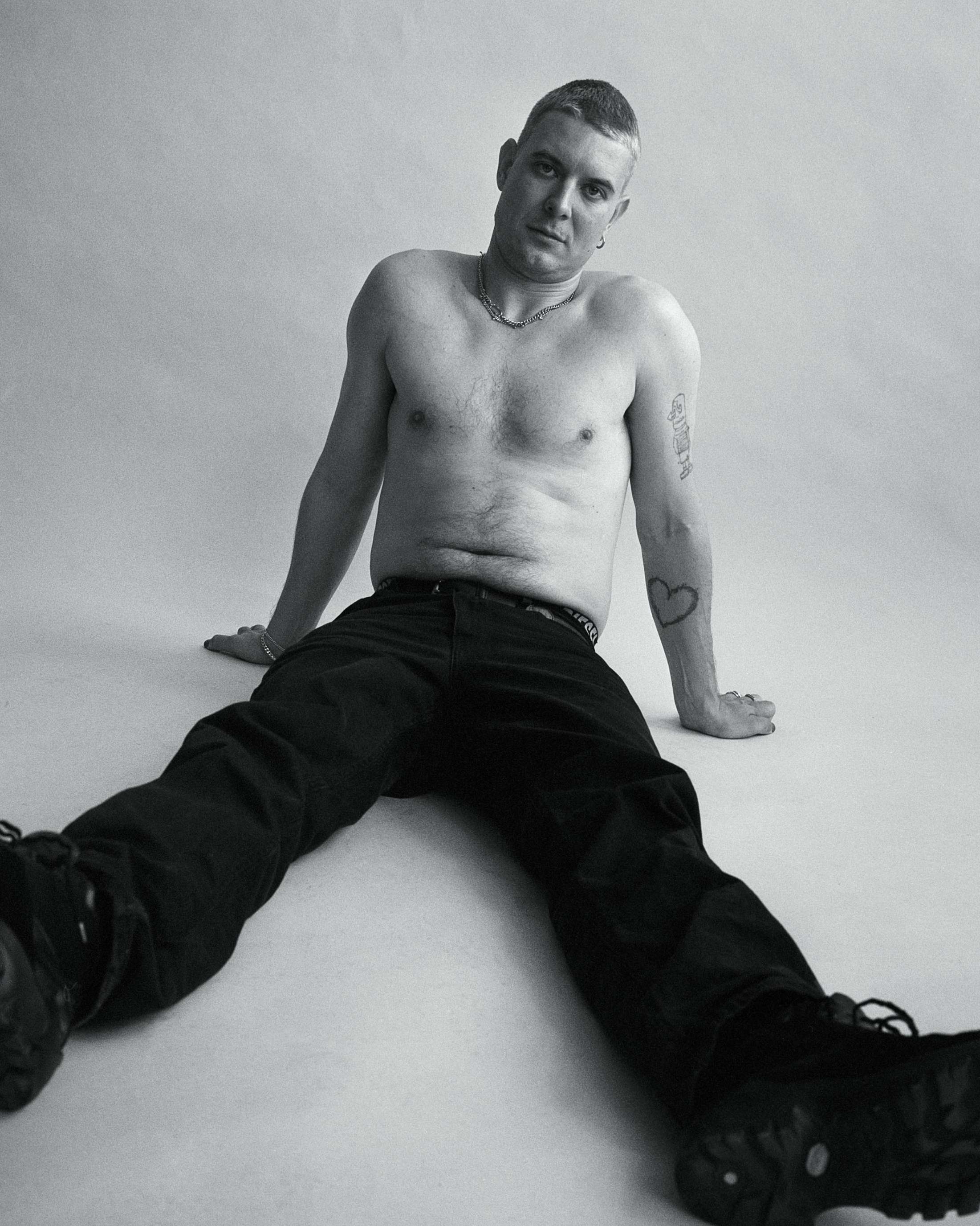 ‘Crip’ er Caspar Erics hidtil største kraftudladning – det her er ikke en bog, det er en ...