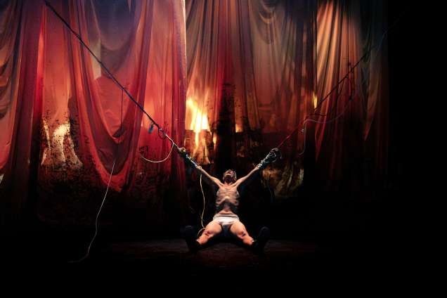 Der er gudebabyer i voksenble og absurd tech-kaos i ‘Prometheus’ – men ...