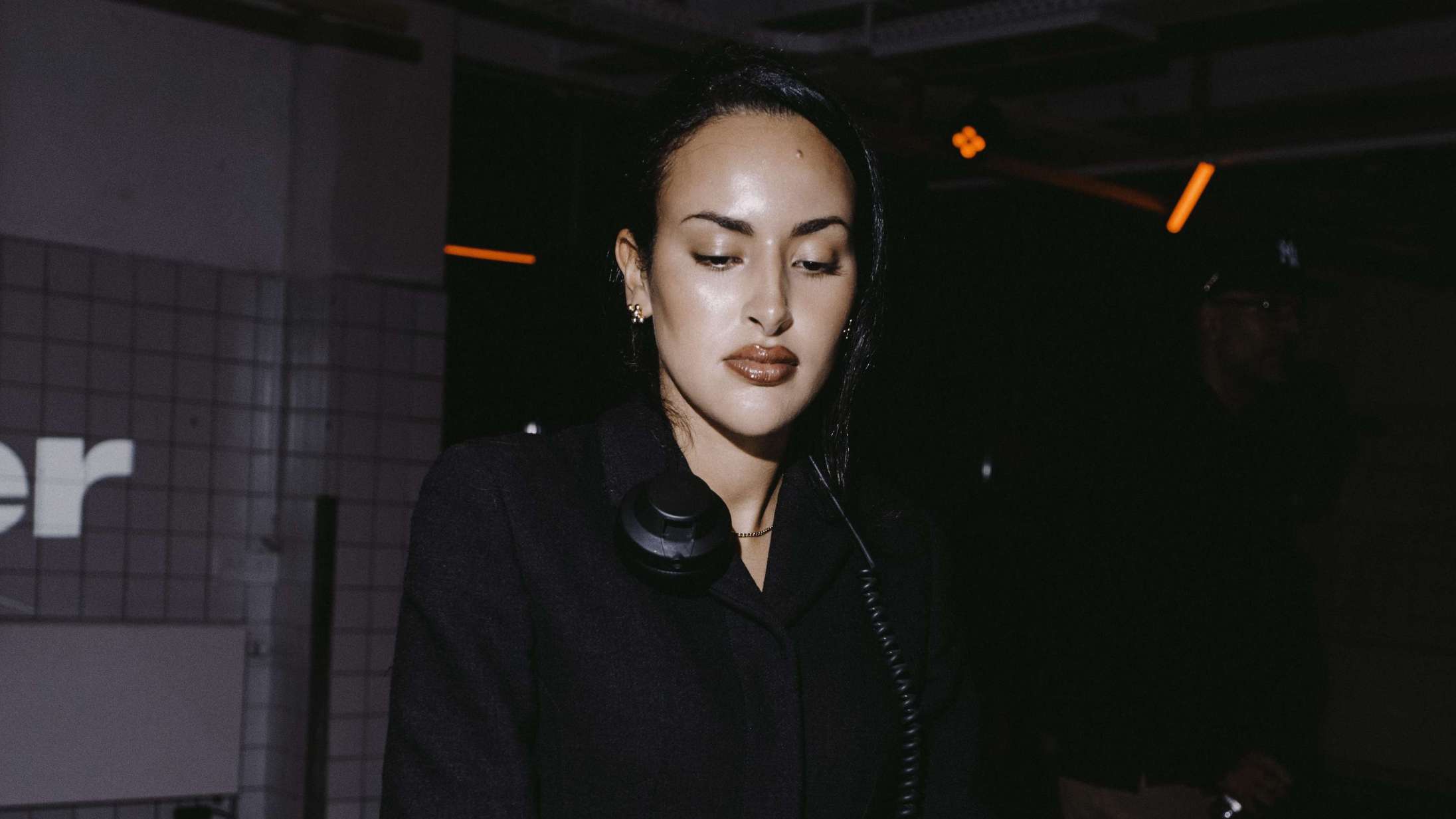 DJ Adidaddi samlede Københavns streetwear-crowd foran pulten ...