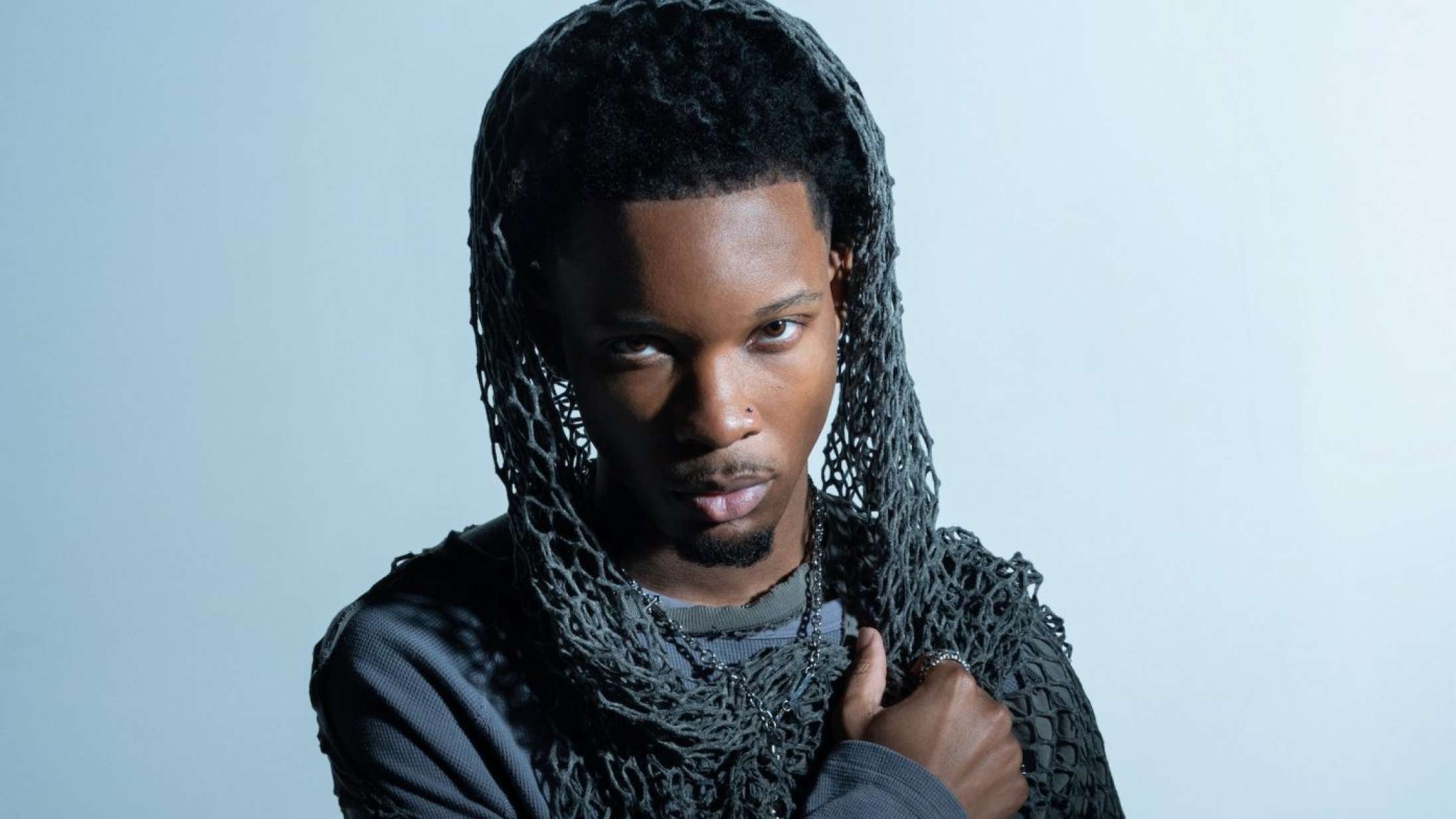 Danmarksaktuelle D4vd »samarbejder fuldt ud« med politiet efter fund af lig i bil / Nyhed