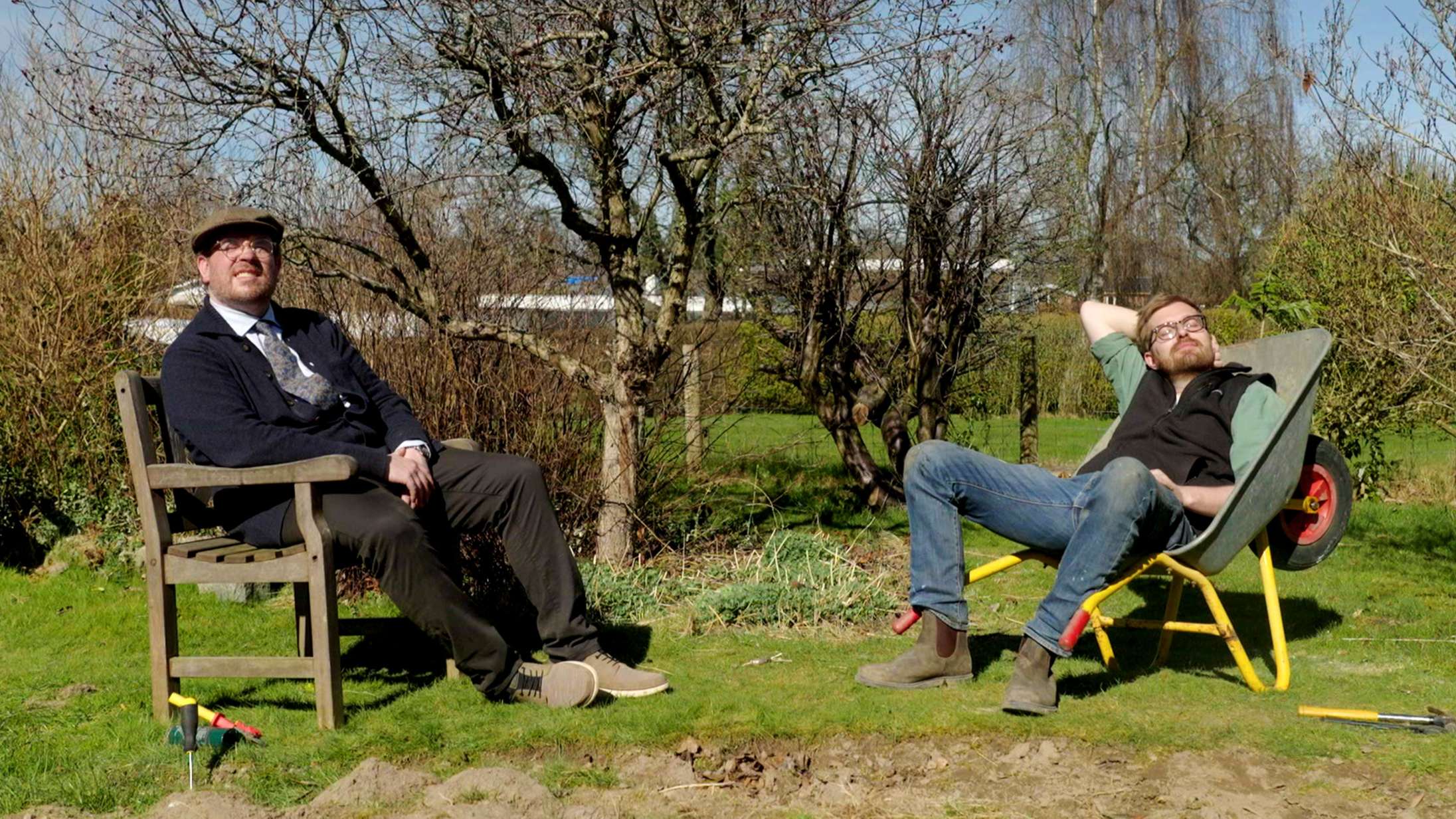 ’Manden i hullet’: Frederik Cilius og Rasmus Bruun graver et hul – og det er både dybt og dumt ...