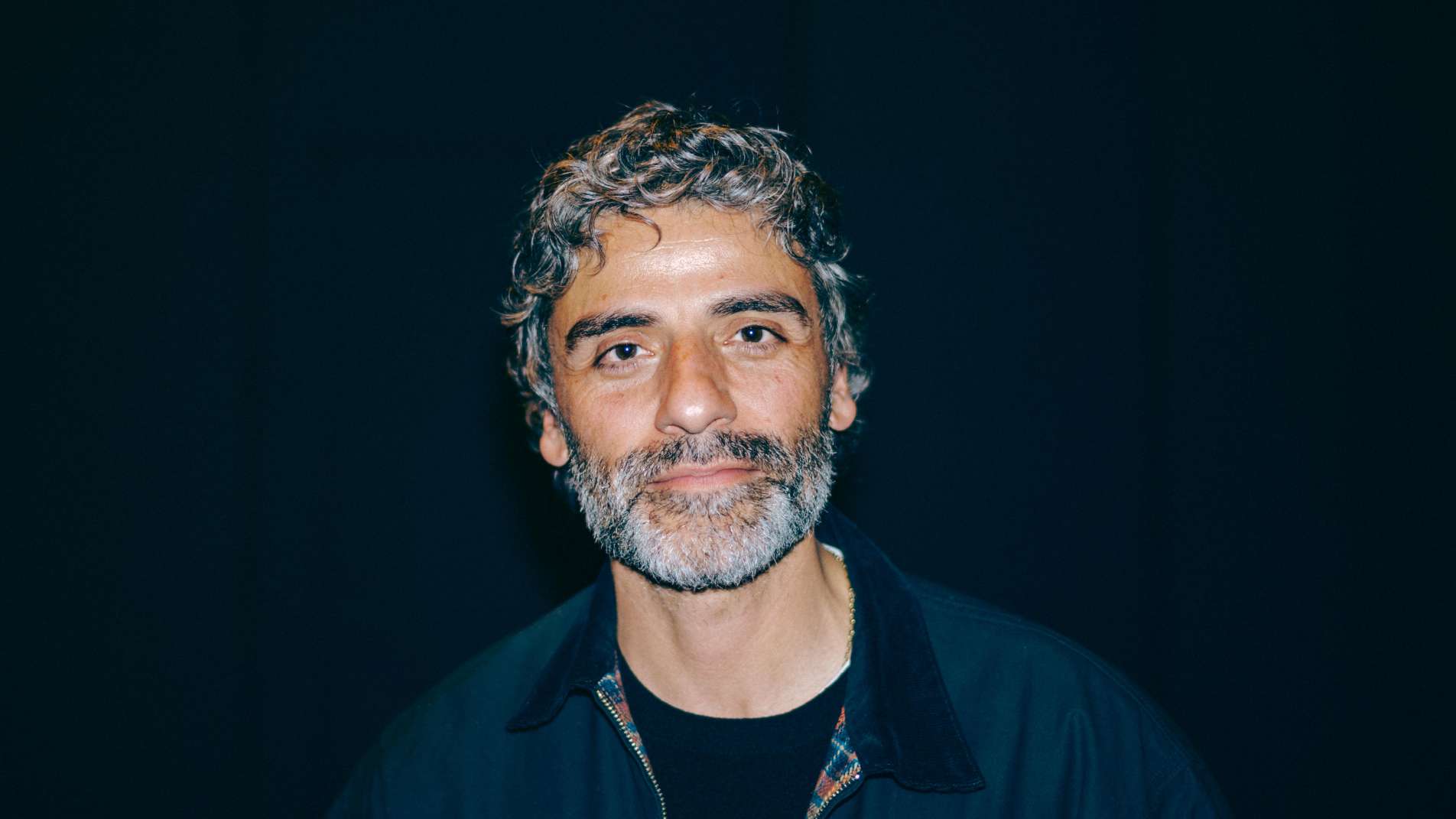 Oscar Isaac blev overrasket af nudister på sin første danske strandtur ...